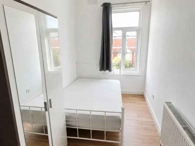 Room at Clifford Road, Blackpool