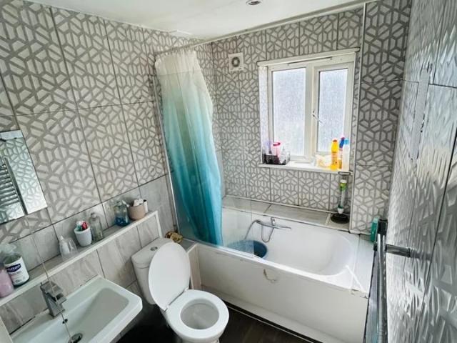 Room at Clifford Road, Greater London