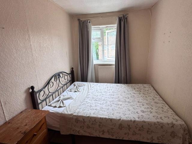 Room at Clifford Road, Greater London