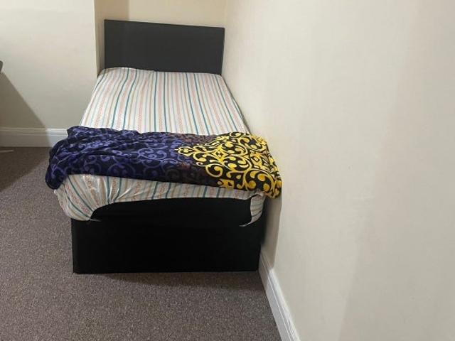 Room at Clifford Road, Greater London