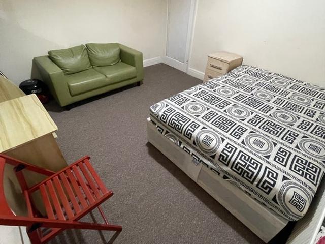 Room at Clifford Road, Greater London