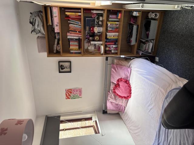 Room at Clydeside Expressway, Glasgow