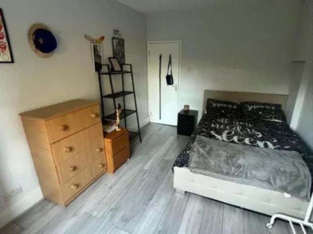 Room at Cobham Road, Greater London