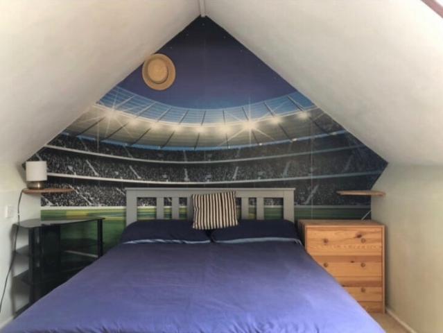 Room at Cook Street, Bristol
