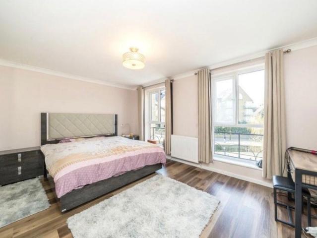 Room at Cookham Crescent, Greater London