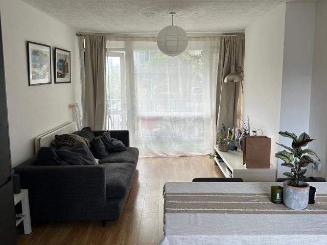 Room at Cook's Road, Greater London