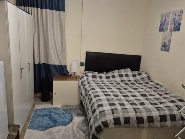 Room at Cook's Road, Greater London