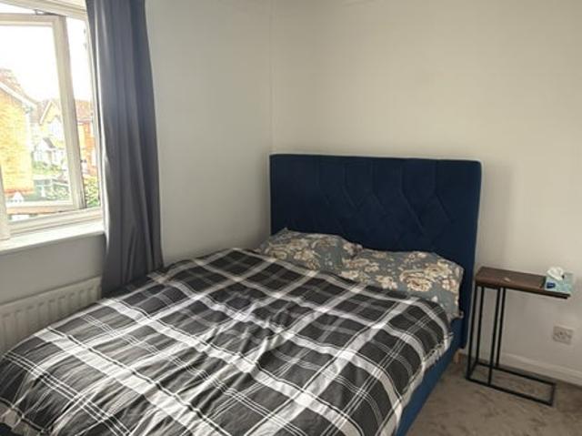 Room at Cooper Way, Slough