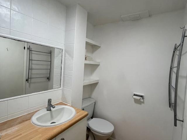 Room at Coopers Close, Greater London