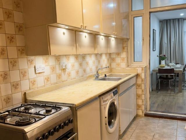 Room at Coote Road, Greater London