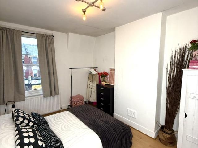 Room at Colney Hatch Lane, Greater London