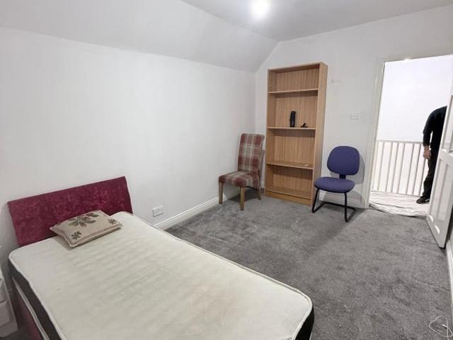 Room at Colonial Road, Birmingham