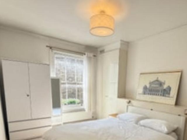 Room at Colonial Road, Slough