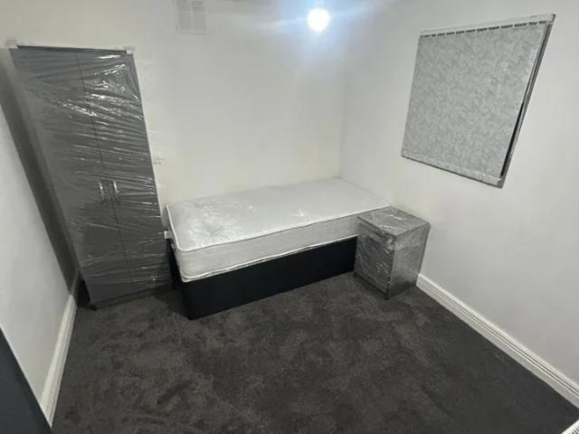 Room at Coleys Lane, Birmingham