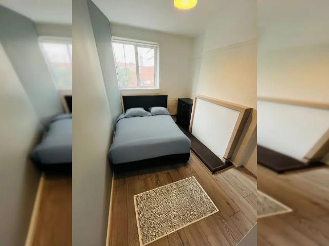 Room at Coleby Path, Greater London
