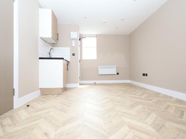 Room at Colenso Road, Greater London