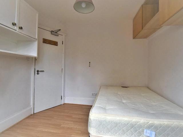 Room at Coleridge Road, Greater London