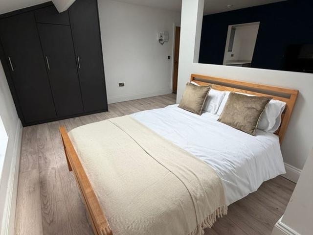 Room at College Grove Road, Wakefield