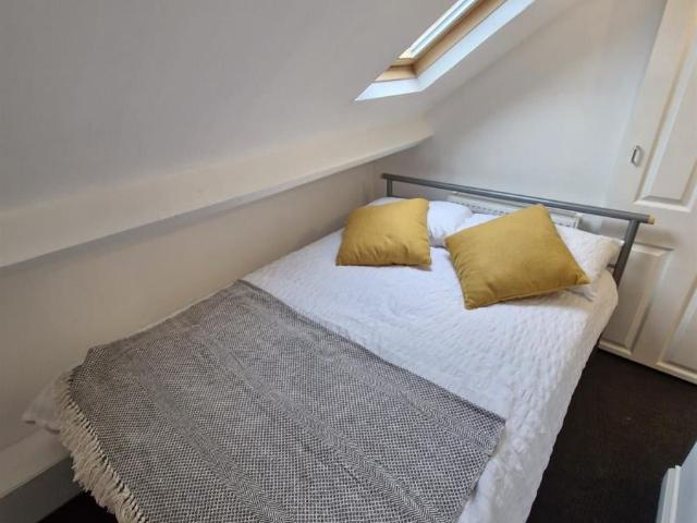 Room at College Street, South Kesteven