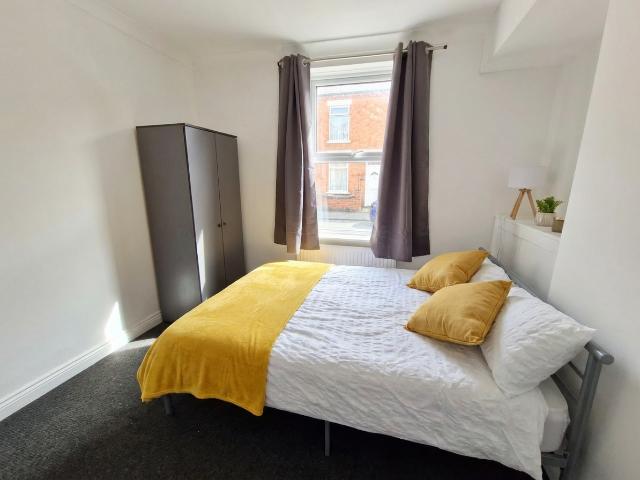 Room at College Street, South Kesteven