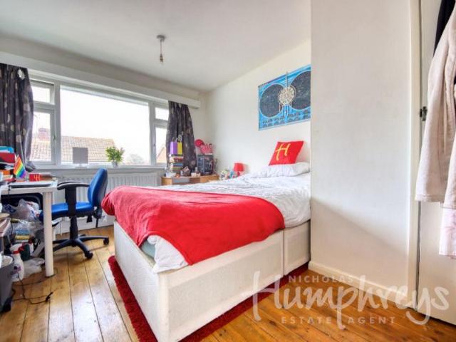 Room at College Road, Canterbury