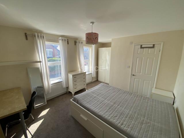 Room at College Road, Reading