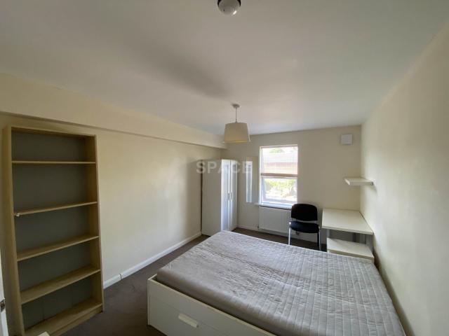 Room at College Road, Reading