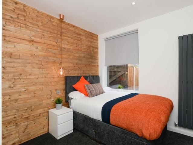 Room at Collin Street, Nottingham
