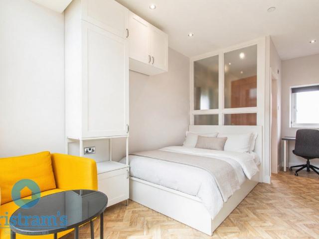 Room at Collington Street, Nottingham