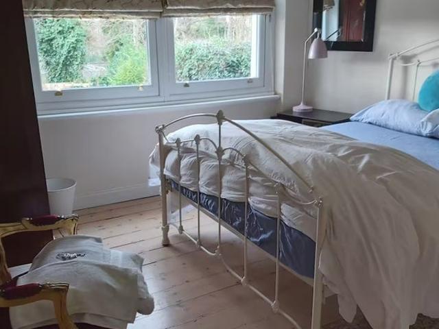 Room at Collingwood Avenue, Greater London