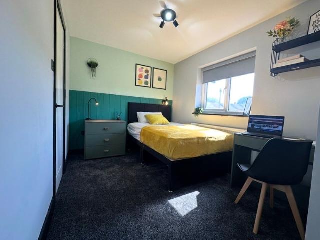 Room at Collingwood Road, Basildon