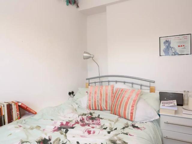 Room at Coll's Road, Greater London