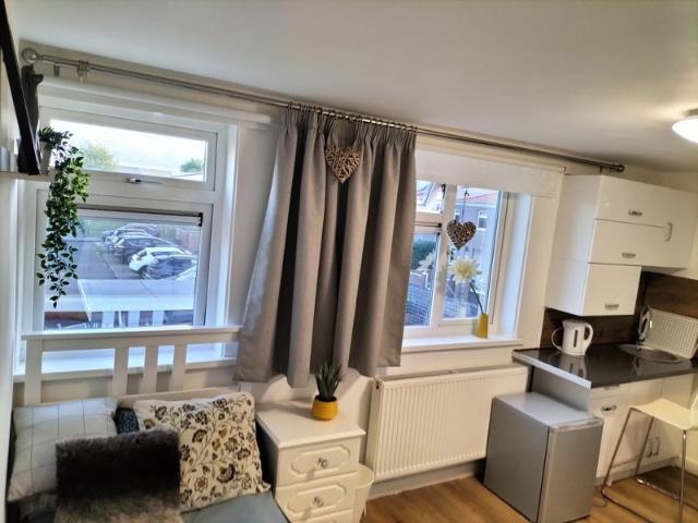 Room at Coltsfoot Path, Greater London