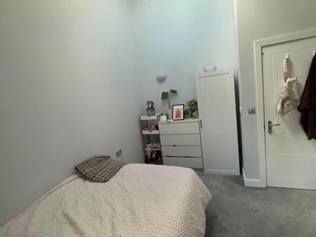 Room at Colwood Gardens, Greater London
