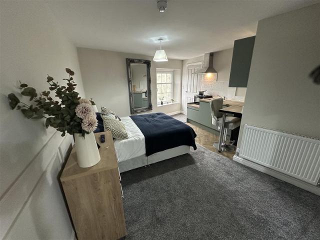 Room at Commercial Gate, Mansfield Woodhouse