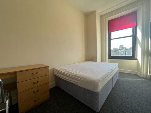 Room at Commercial Street, Dundee