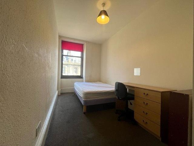 Room at Commercial Street, Dundee