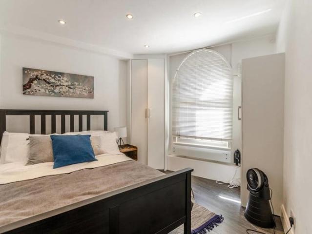 Room at Commercial Street, Greater London