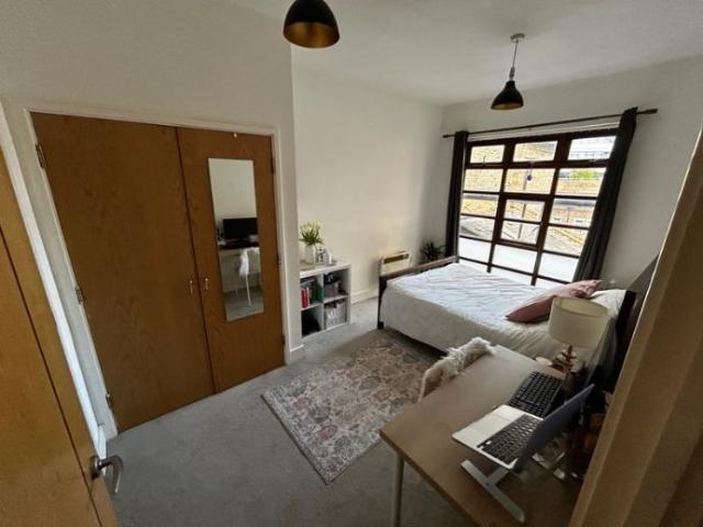Room at Commercial Road, Greater London