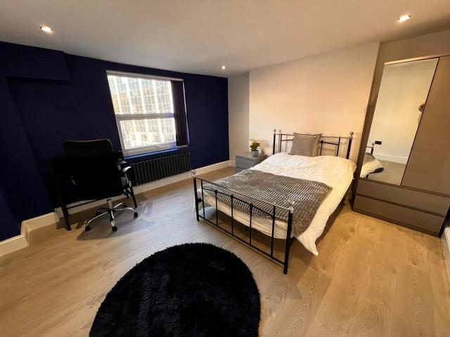 Room at Commercial Road, Greater London