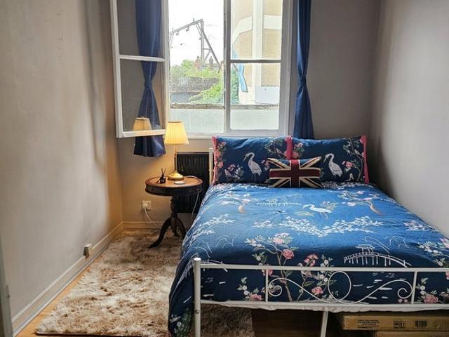 Room at Commercial Road, Greater London