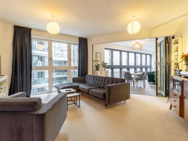 Room at Commercial Road, Greater London