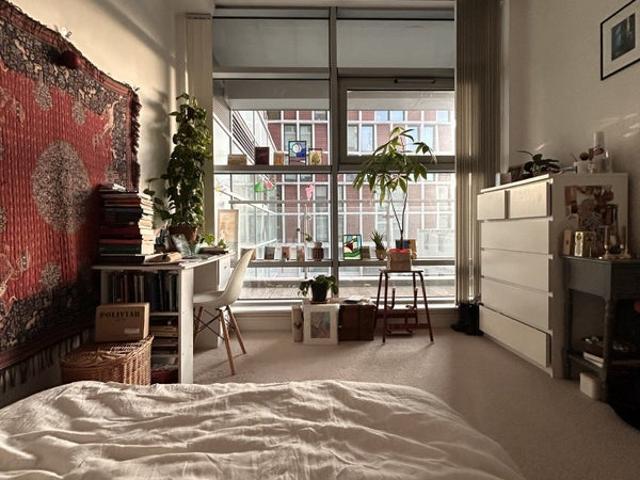 Room at Commercial Road, Greater London