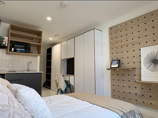 Room at Commercial Road, Greater London