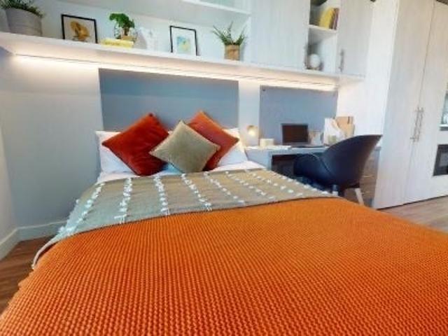 Room at Commercial Road, Greater London