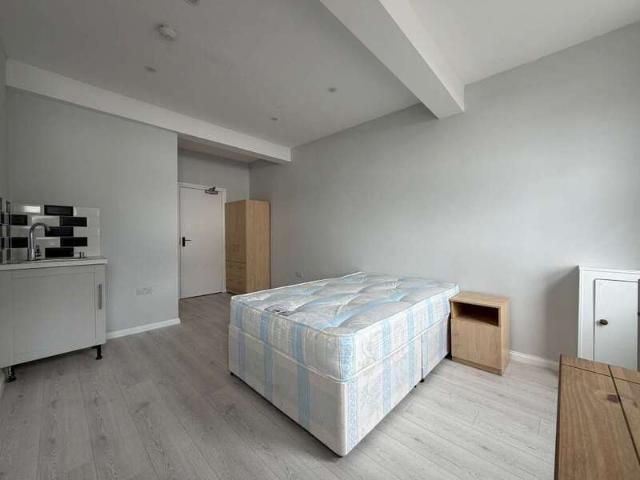 Room at Commercial Road, Swindon