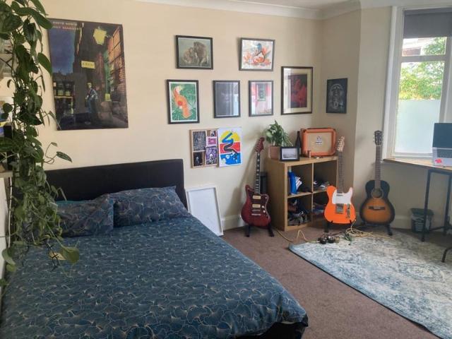 Room at Commercial Way, Greater London