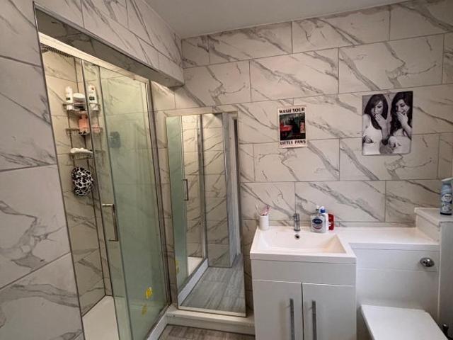 Room at Commercial Way, Greater London