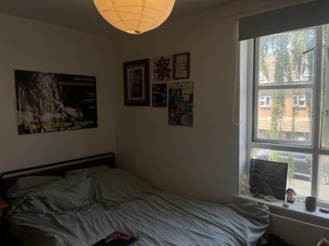 Room at Commercial Way, Greater London