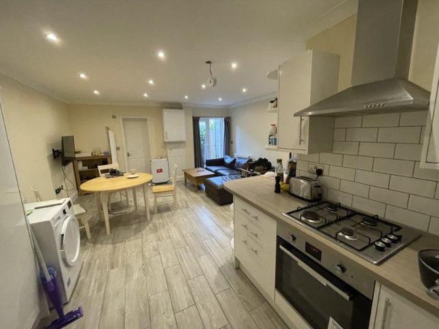 Room at Commercial Way, Greater London